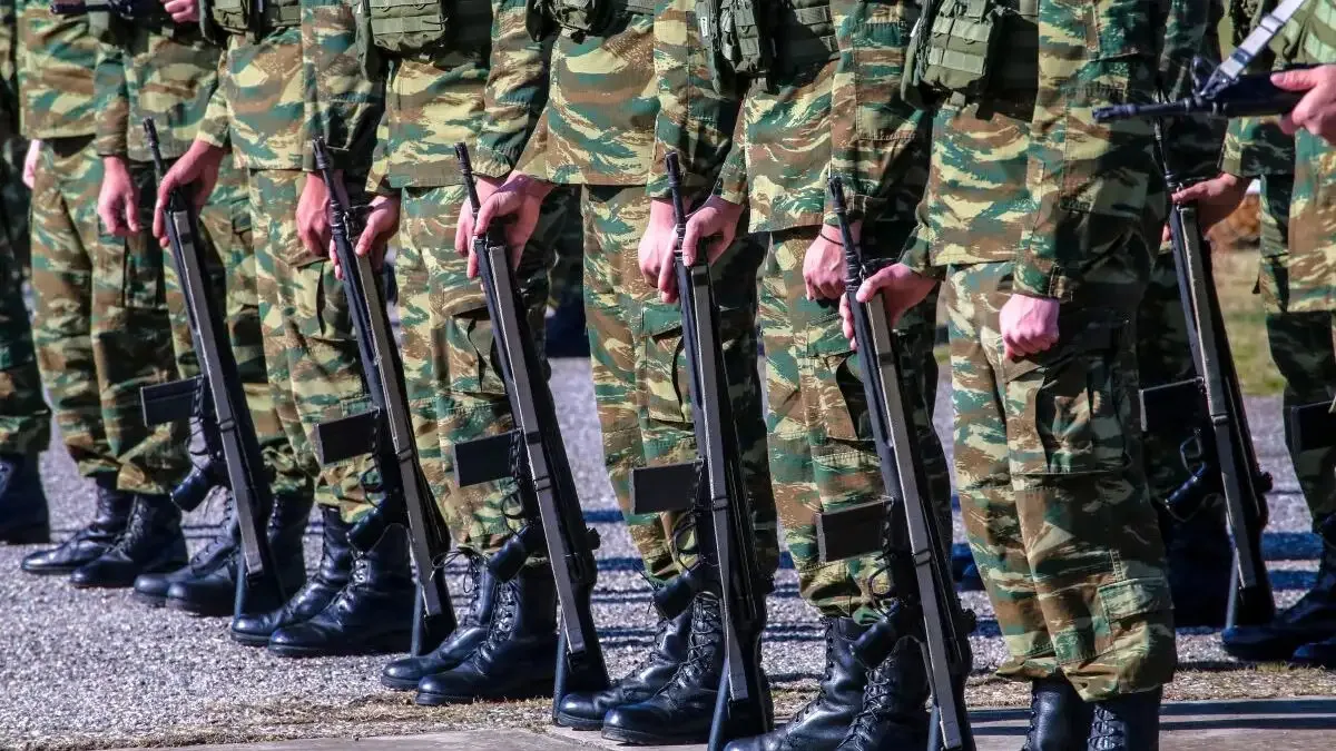 Υπουργείο Άμυνας: Ποια στρατόπεδα κλείνουν και ποιες μονάδες ...