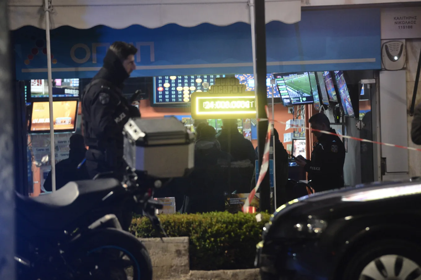 Φρικτή δολοφονία σε πρακτορείο ΟΠΑΠ στο Παλαιό Φάληρο ΦΩΤΟ