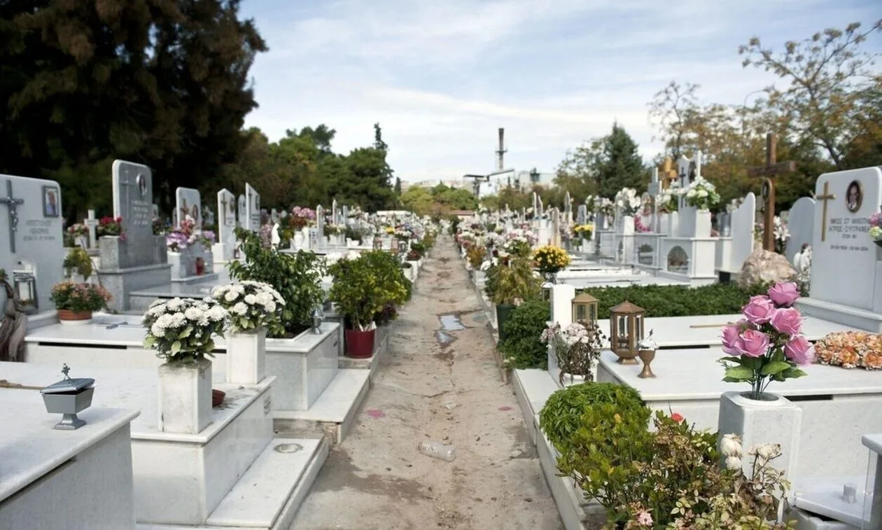 Αναστάτωσαν... τους νεκρούς στην Πάτρα: Ζευγάρι πίσω από φθορές σε τάφο ...