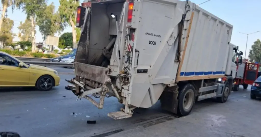 Ποσειδώνος: Σύγκρουση ταξί με απορριμματοφόρο, νεκρή δημοτική υπάλληλος ...