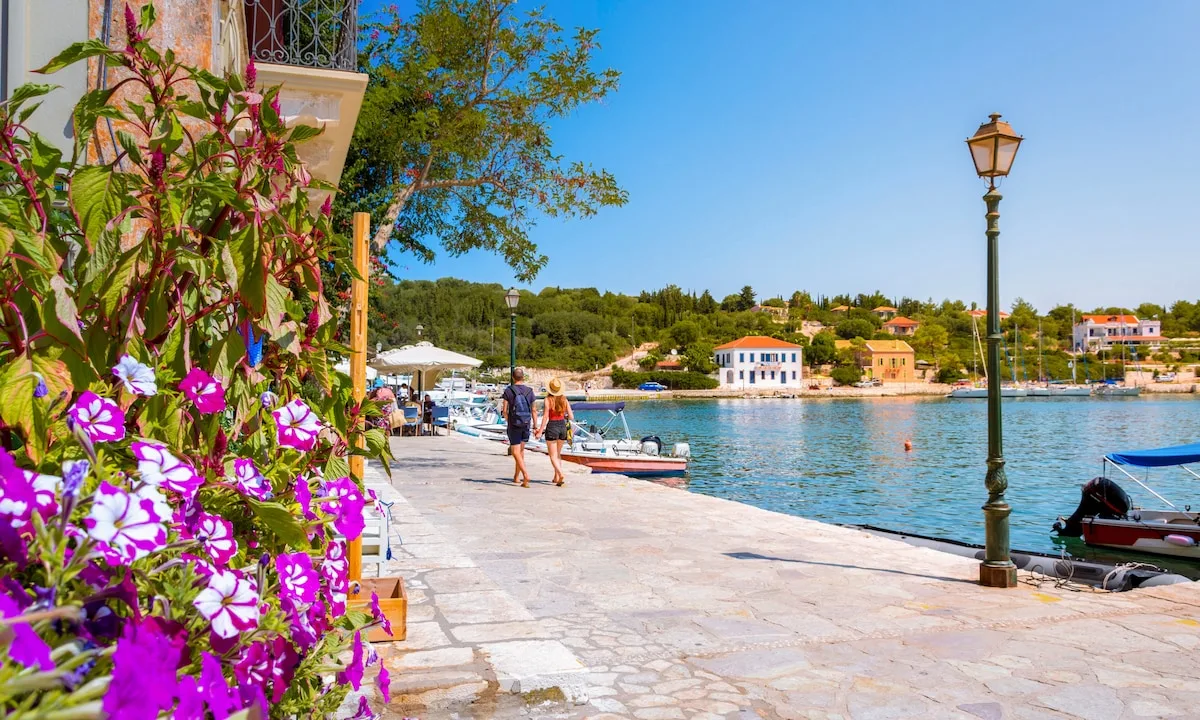 Κεφαλονιά: Τουριστικό πούλμαν έπεσε πάνω σε...μπαλκόνι! ΦΩΤΟΓΡΑΦΙΕΣ ...