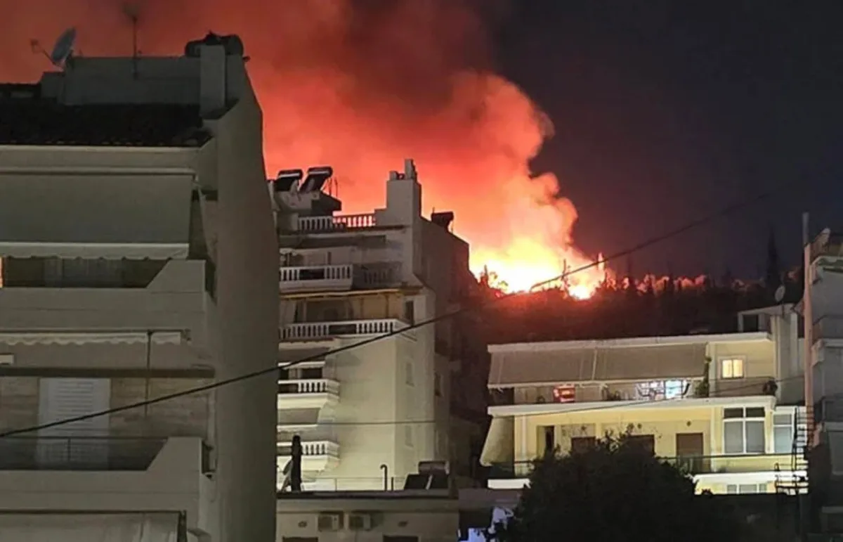 Καματερό: Φωτιά στους πρόποδες του Ποικίλου Όρους | ΕΙΔΗΣΕΙΣ