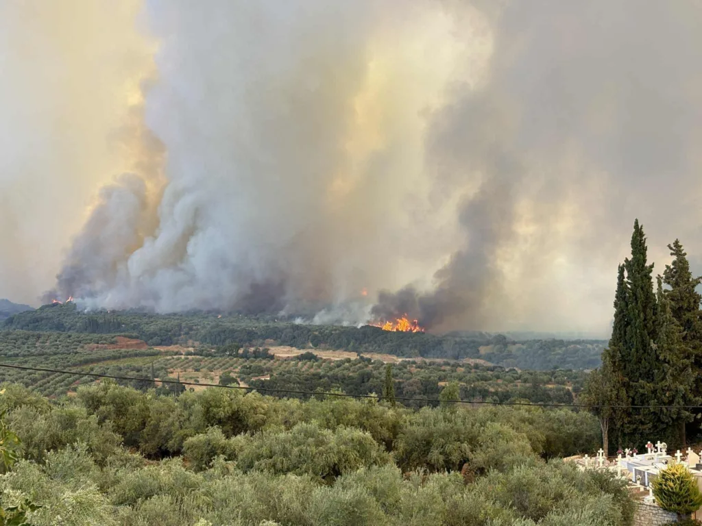 Φωτιά στην Αχαΐα: Εκλεισε η νέα Πατρών – Πύργου ΤΑ ΣΗΜΕΙΑ | ΕΙΔΗΣΕΙΣ